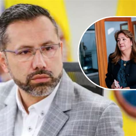 Tres Personas Que Se Movilizaban En Una Motocicleta Chocaron Contra La Puerta De Un Carro Uno