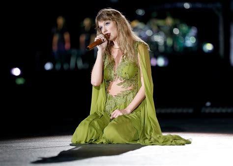 Taylor Swifts Tribute To Clara Bow A Timeless Connection