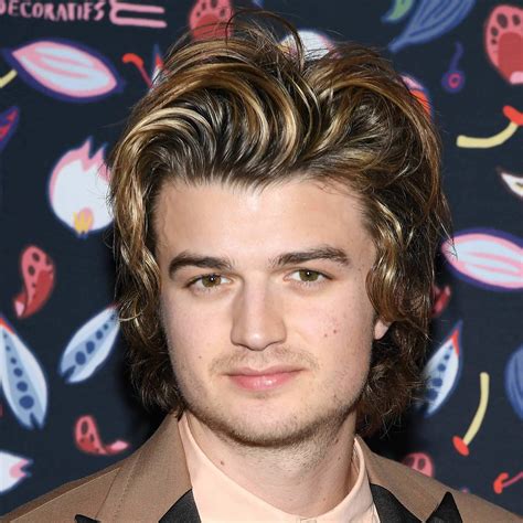 El Cambio De Joe Keery Antes Y Después