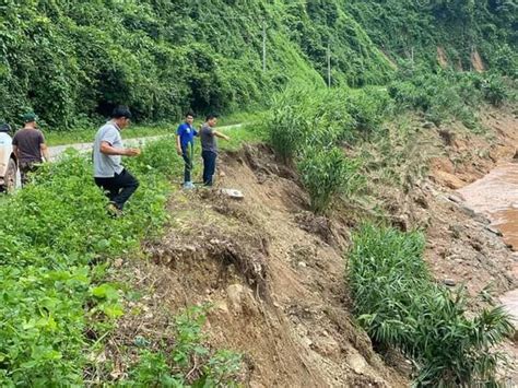 ຍທຂ ແຂວງຜົ້ງສາລີ ລົງກວດກາເສັ້ນທາງທີ່ຖືກຜົນກະທົບຈາກນໍ້າຖວ້ມ