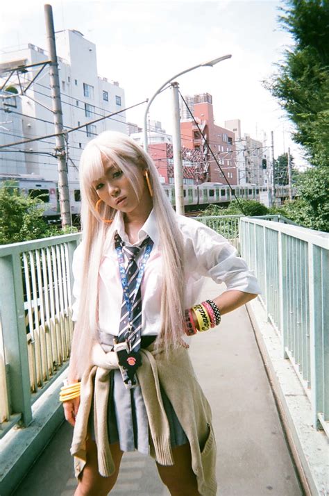 300 Gyaru Fashion Wallpapers