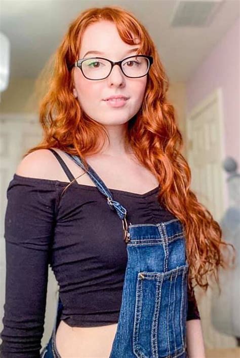 Pin By Mloc On New Redheads Red Hair Woman Red Hair And Glasses