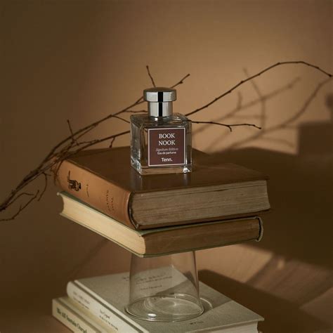 나무와 꽃들이 활짝 핀 나만의 숲 속 작은 [도서관] 향기 텀블벅 크리에이터를 위한 크라우드펀딩