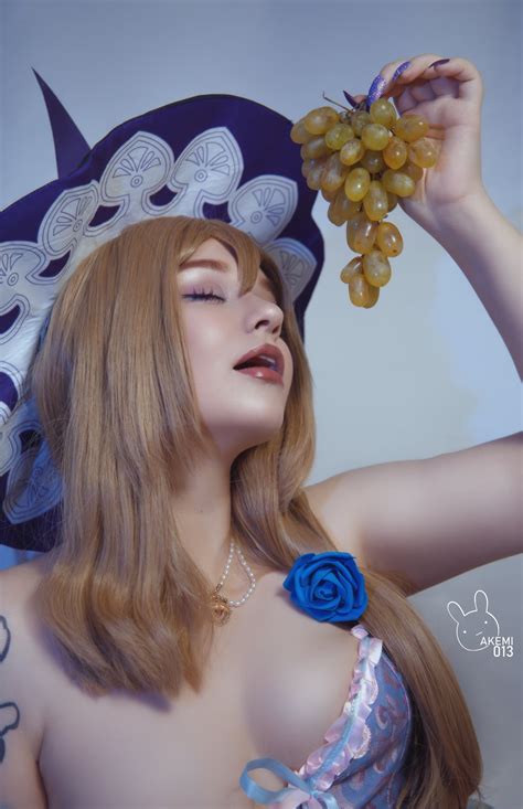 Lisa From Genshin Impact Cosplay By Akemi013 Rcosplaygirls