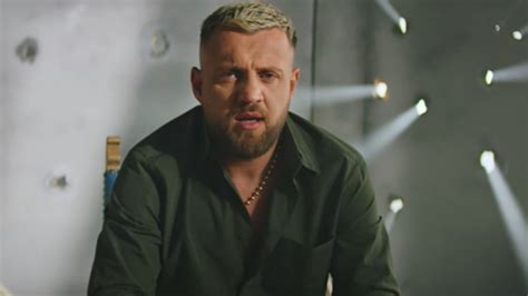 Luiz Ejlli Publikon Këngën E Re “më Fal” Telegrafi Telegrafi