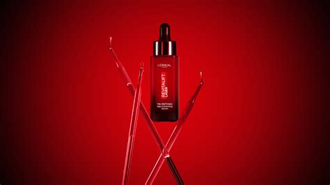 מותג הטיפוח הבינלאומי לוריאל פריז משיק סרום עוצמתי ופורץ דרך בתחום האנטיאייגינג סרום שלושה