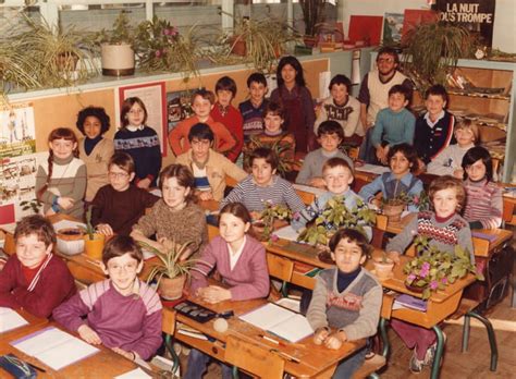 Photo De Classe Cm2 De 1982 Ecole U Le Verrier Copains Davant