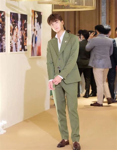 แต่งตัวไปงานแต่ง ผู้ชาย แต่งแบบไหนให้ดูดี สุภาพ หล่อเนี้ยบ