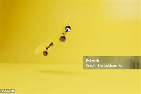 활동적인 라이프 스타일 노란색 배경에 노란색 스케이트 보드 복사 붙여 넣기 복사 공간 3d 렌더링 롤러 스케이트에 대한 스톡 사진 및 기타 이미지 Istock