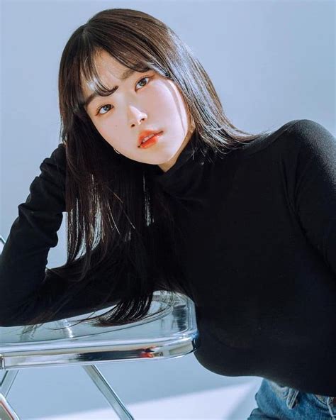 검은색 시스루 목티가 잘 어울리는 여자 유머 움짤 이슈 에펨코리아