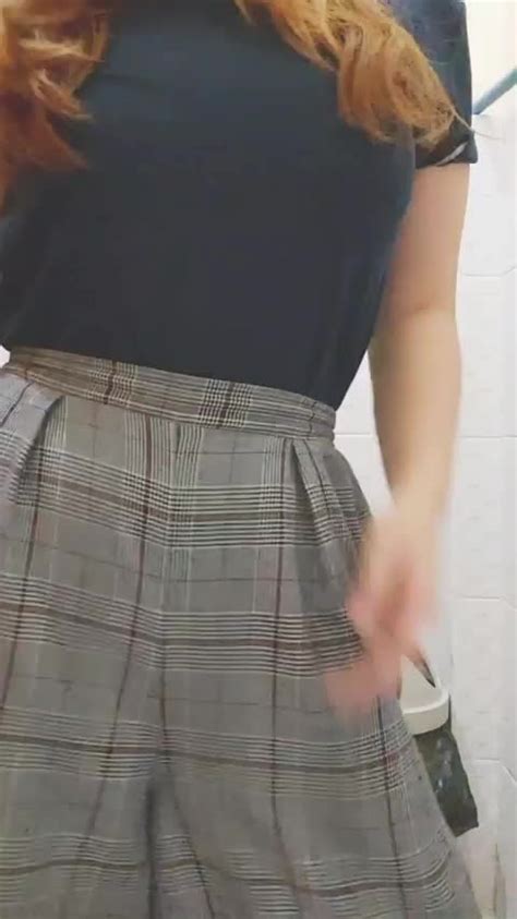Flashing For You Guys While Im In School 😏 Scrolller