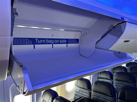 United Airlines Retrofits First Narrowbody Aircraft With Modern