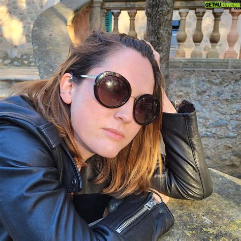 Emily Cox Wiki Biography Age Gallery Spouse And More