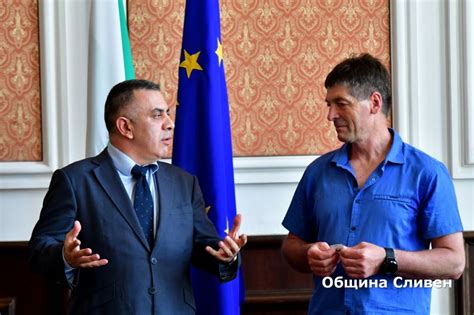 Аве Сливен КМЕТЪТ СТЕФАН РАДЕВ НАГРАДИ ИЗЯВЕНИ АЛПИНИСТИ ОТ СЛИВЕН