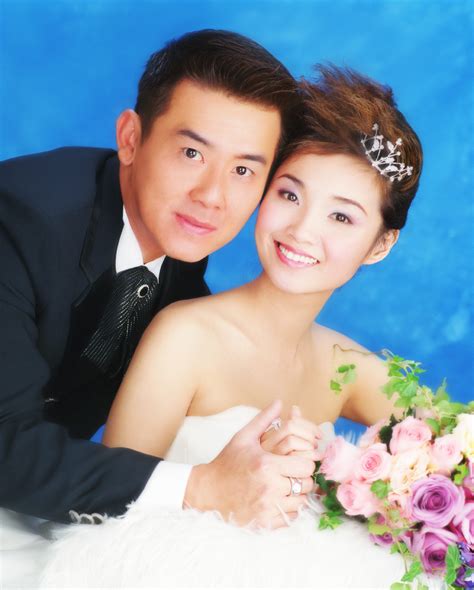 許秋怡帶王書麒回母校生圖曝光！傳身家過億有個學霸囝囝遺傳好基因 星島日報