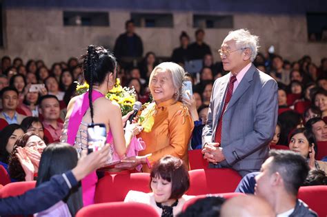 Chị đẹp Hồng Nhung Từ Diva Thành ‘ca Sĩ Hát đám Cưới Vietnamvn