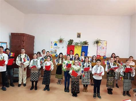 Școala Gimnazială ”prof Panaite C Mazilu” Broșteni în Straie De Sărbatoare De Centenarul