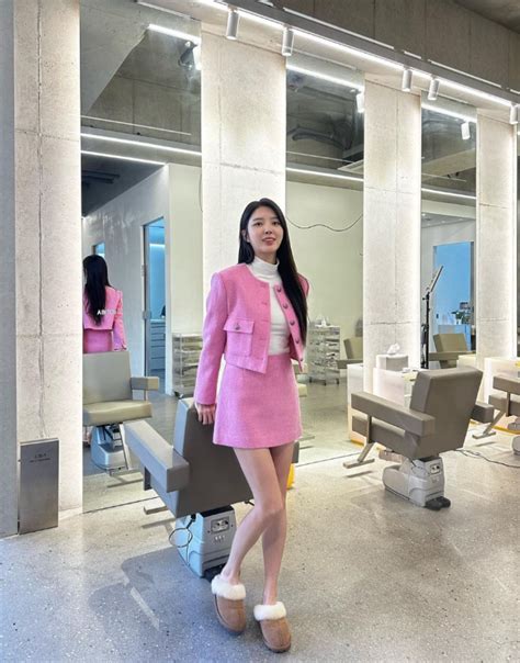 핑크 트위드 크롭 자켓과 트위드 미니 스커트 셋업 투피스 코디 With 엄현경 네이버 블로그