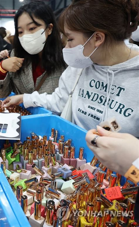 어떤 매니큐어를 고를까 연합뉴스