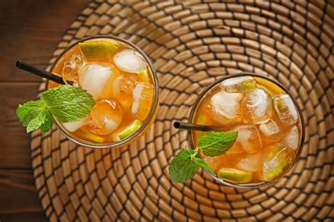 Premium Photo Glass Of Iced Tea With Lime Slices And Mint On Wicker Mat