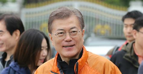 文대통령 새해 첫날 義人들과 해맞이 산행