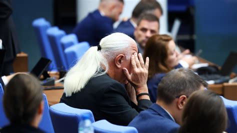 Шестима депутати напуснаха групата на „Величие” тя се разпадна Nova