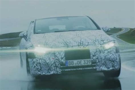 Video Mercedes Benz Eqs Demonstrates New Chassis Tech Au