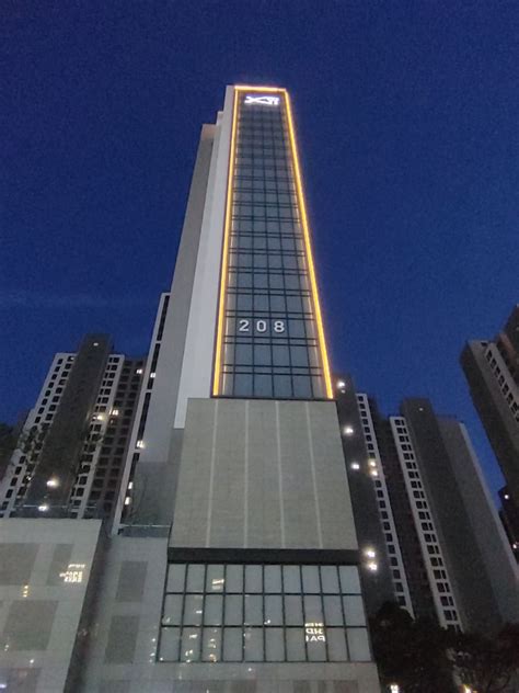 산성역자이푸르지오의 이야기 입주민 단톡방에서 퍼온 커튼월룩 야간 사진입니다