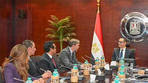 الخطيب يستعرض مع وفد شركة بي إس إتش تطورات مشروع لإنتاج الأجهزة المنزلية