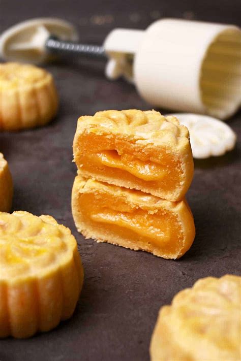 Lava Custard Mooncakes Jaja Bakes