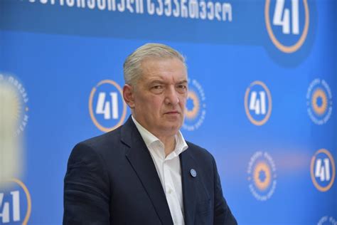 ვოლსკი ვარდების რევოლუციის ვარდები შეიცვალა ცოცხით ყავარჯნიანი კაცით