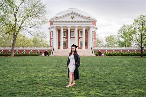 4 Reasons To Do A UVA Grad Photoshoot Before You Graduate