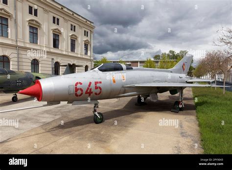Sowjetisches Kampfflugzeug Mig 21 Der Nva Ddr Militärhistorisches Museum Der Deutschen