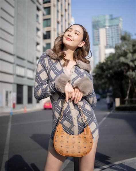 แต้ว ณฐพร นุ่งชุดตึงเปรี๊ยะ อวดหุ่นฟิต บั้นท้ายกลมเด้ง