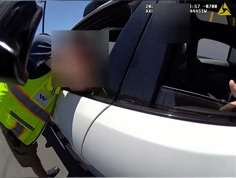 Police Pull Over Waymo Driverless Taxi That Freaked Out Automology Automotive Logy The