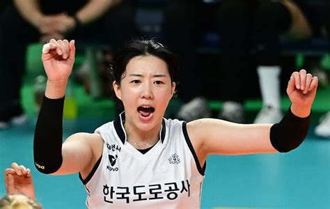 강소휘 도로공사 데뷔전 친정팀 상대 16점 실바 39점 맹폭 Gs칼텍스 풀세트 끝 승리 [통영 현장리뷰]