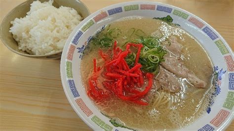 昨日のお昼ごはん 博多豚骨ラーメンandご飯 な～んと、な～く