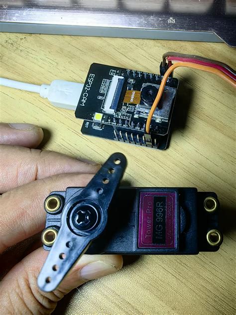 【花雕学编程】arduino动手做（230） 使用esp32 Cam驱动360度 Mg 996r舵机 Makelog造物记