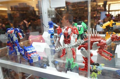 Botcon 2014 Hasbro Transformers Figure Display Photos Part 2 Transformers News Tfw2005