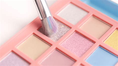 13 Simple Eye Makeup Tips To Shave Years Off Your Face
