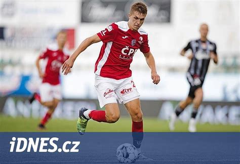 Pardubický Solil Si Po Faulu Nezahraje čtyři Zápasy Hradecký Pilař Tři