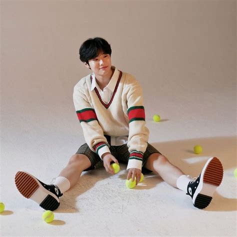 Pin By Keanna Flores On Random Poses Poses Action Poses Male Pose