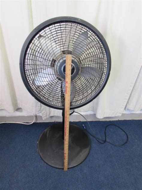 Lot Detail Lasko Oscillating Fan