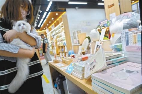 萌宠主题新华书店开门迎客 文化快报 首都之窗 北京市人民政府门户网站