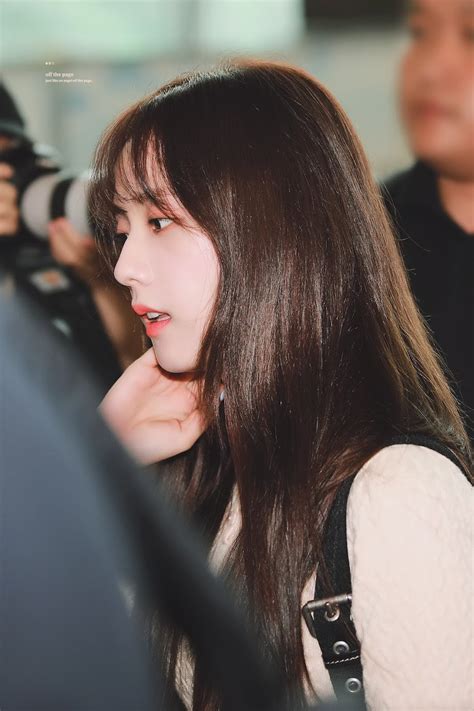 Jisoo Looked Godly With See Through Bangs And Light Makeup At Blackpink