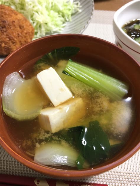 豆腐と青梗菜のお味噌汁 レシピ・作り方 By はっともちゃん｜楽天レシピ