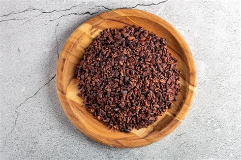 Premium Photo Cocoa Nibs On Wooden Plate