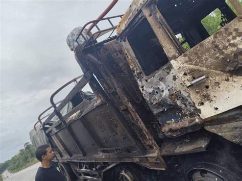 ရန်ကုန် မော်လမြိုင်လမ်းပေါ်ရှိ တံတားများမိုင်းခွဲခံရပြီး ၂ ပတ်ကျော်အကြာတွင် ကုန်ကားတစ်စီး ထပ