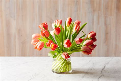 20 Tulip Arrangement Ideas For Spring