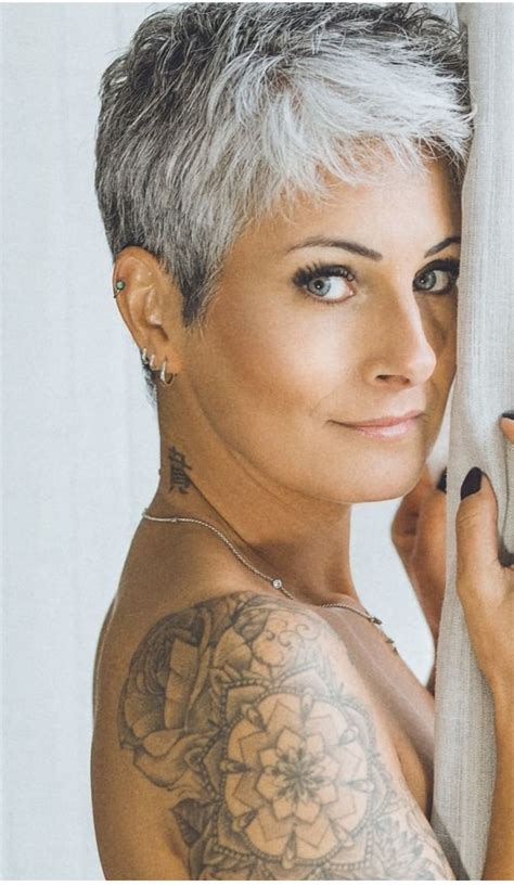 Épinglé Par Julie Morin Sur Hair Coiffure Cheveux Gris Femme